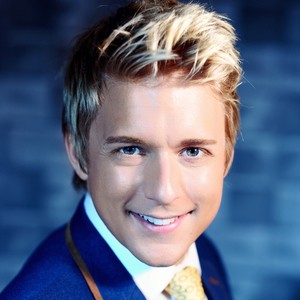 Jonathan Ansell | Tenor Singer UK Wide | Alive Network