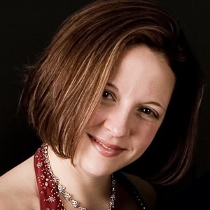 Sara Hartley | Solo Singer Hertfordshire | Alive Network