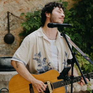 Valentine | Singer Guitarist London | Alive Network