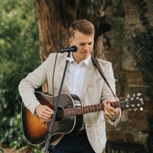 Georgie Albert | Singer Guitarist Nottinghamshire | Alive Network