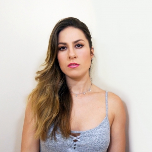 Lara | Solo Singer With Tracks Buckinghamshire | Alive Network