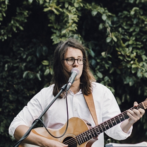 Oliver Archer | Singer Guitarist London | Alive Network